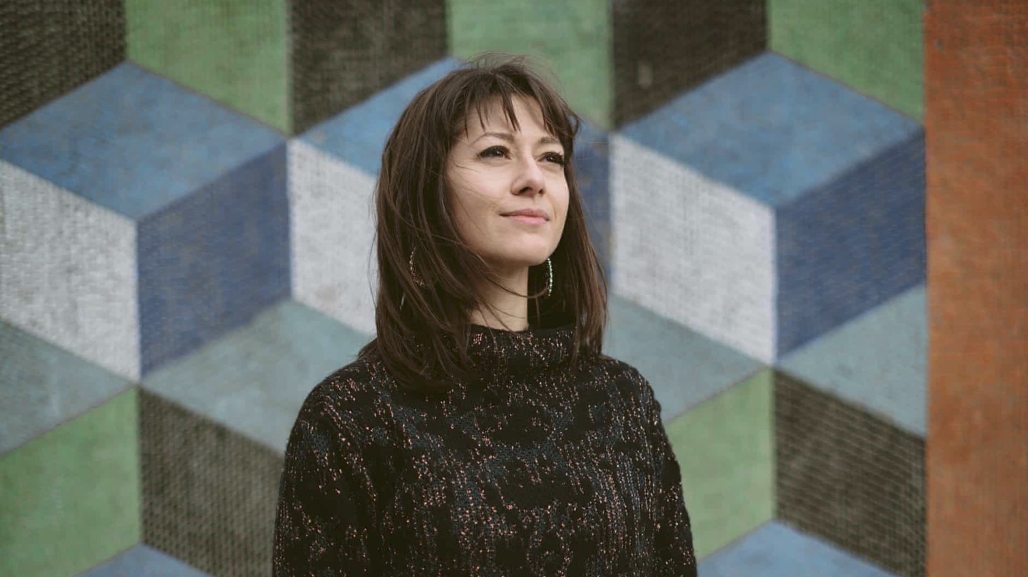 Yazz Ahmed | Locomotiva Azul