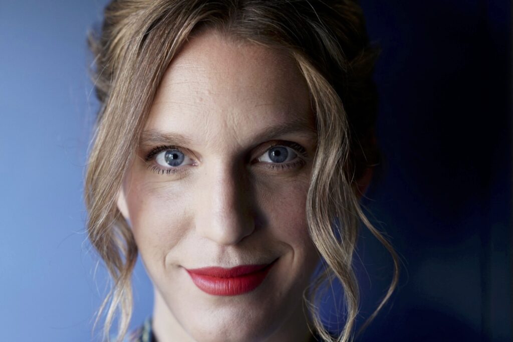 Luísa Sobral apresenta 'DanSando', o sexto álbum de originais ...