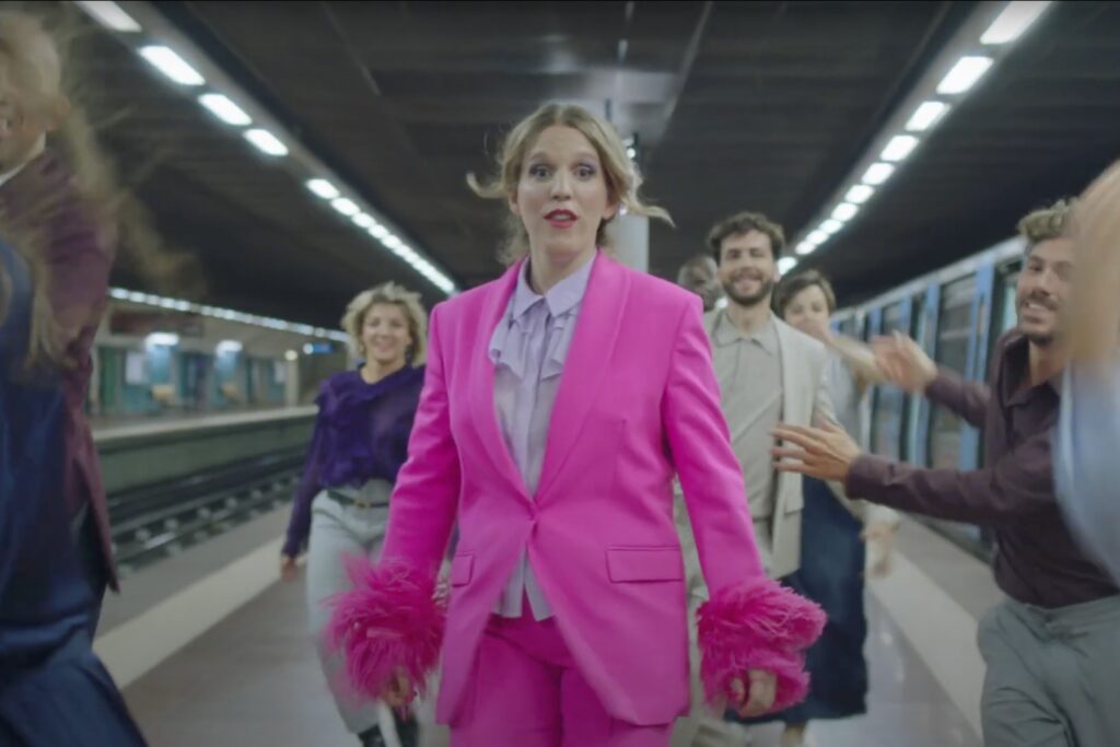 Luísa Sobral reveals new single and video: 'Gosto de Ti' | Locomotiva Azul