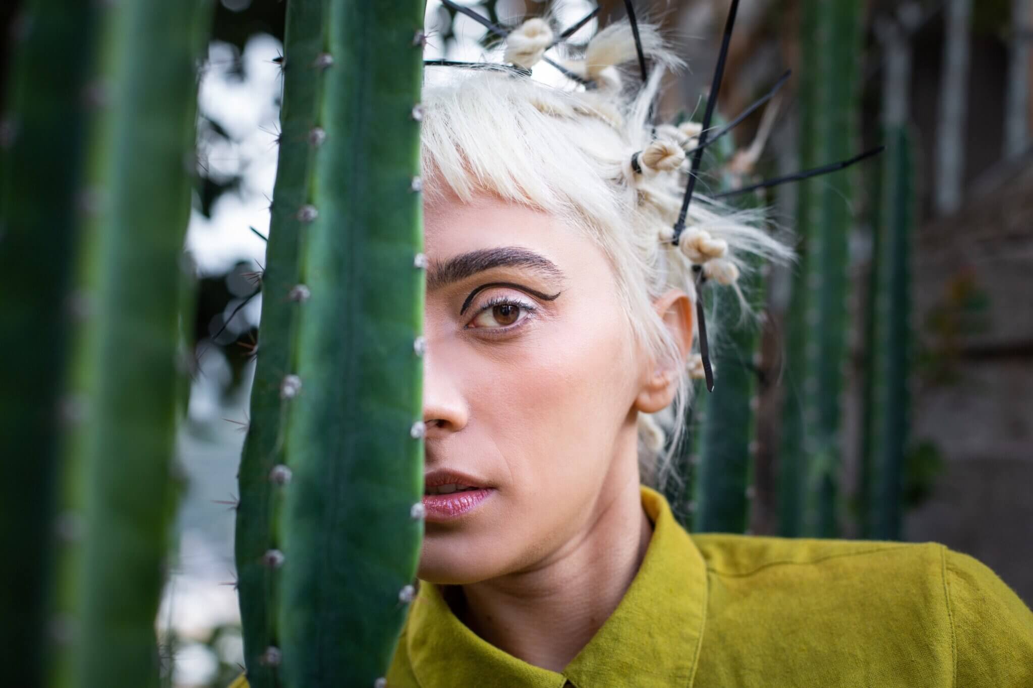 Juliana Linhares: impactante e performática, cantora, compositora e ...
